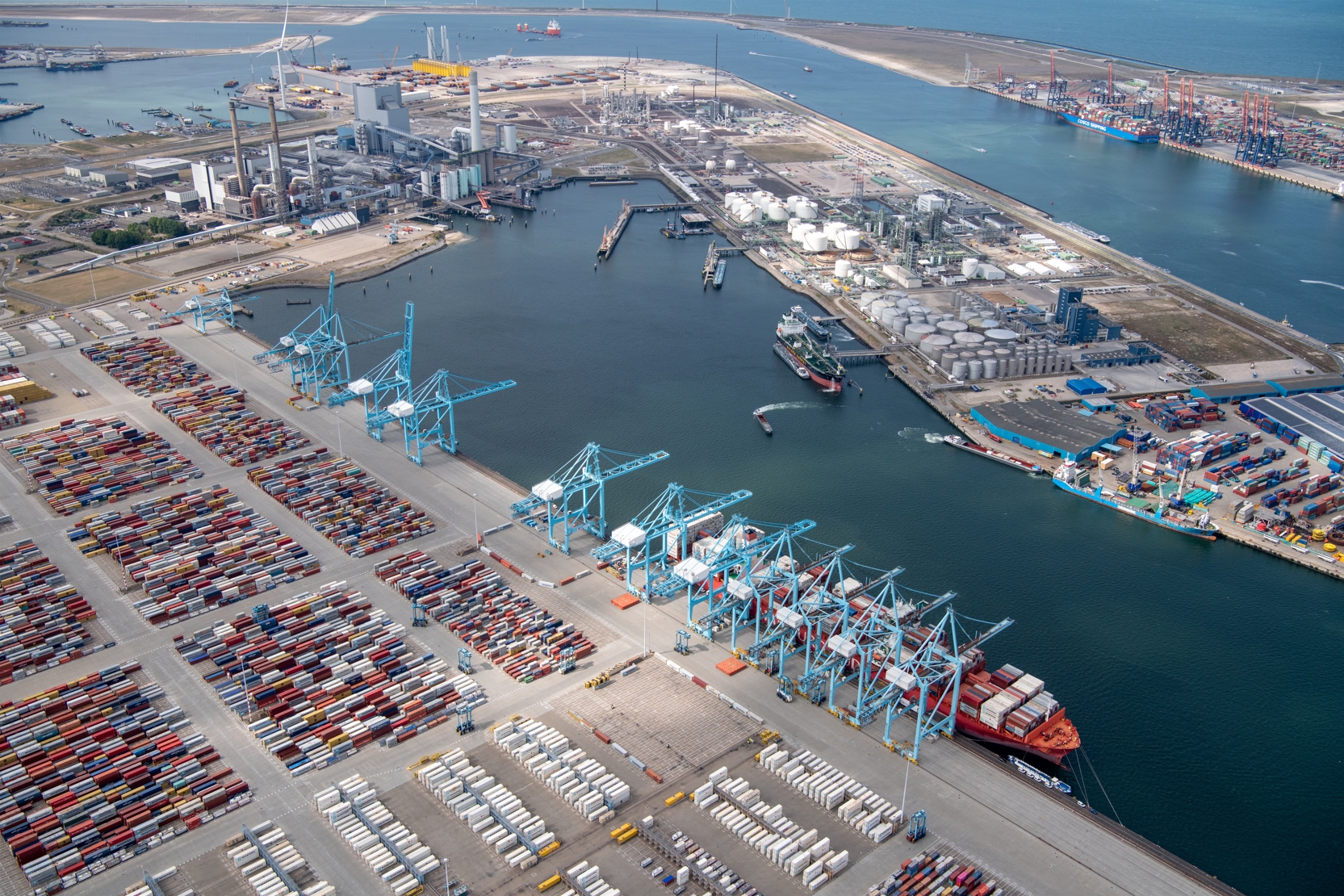Arcadis adviseert rond containerterminal Europahaven - Land+Water