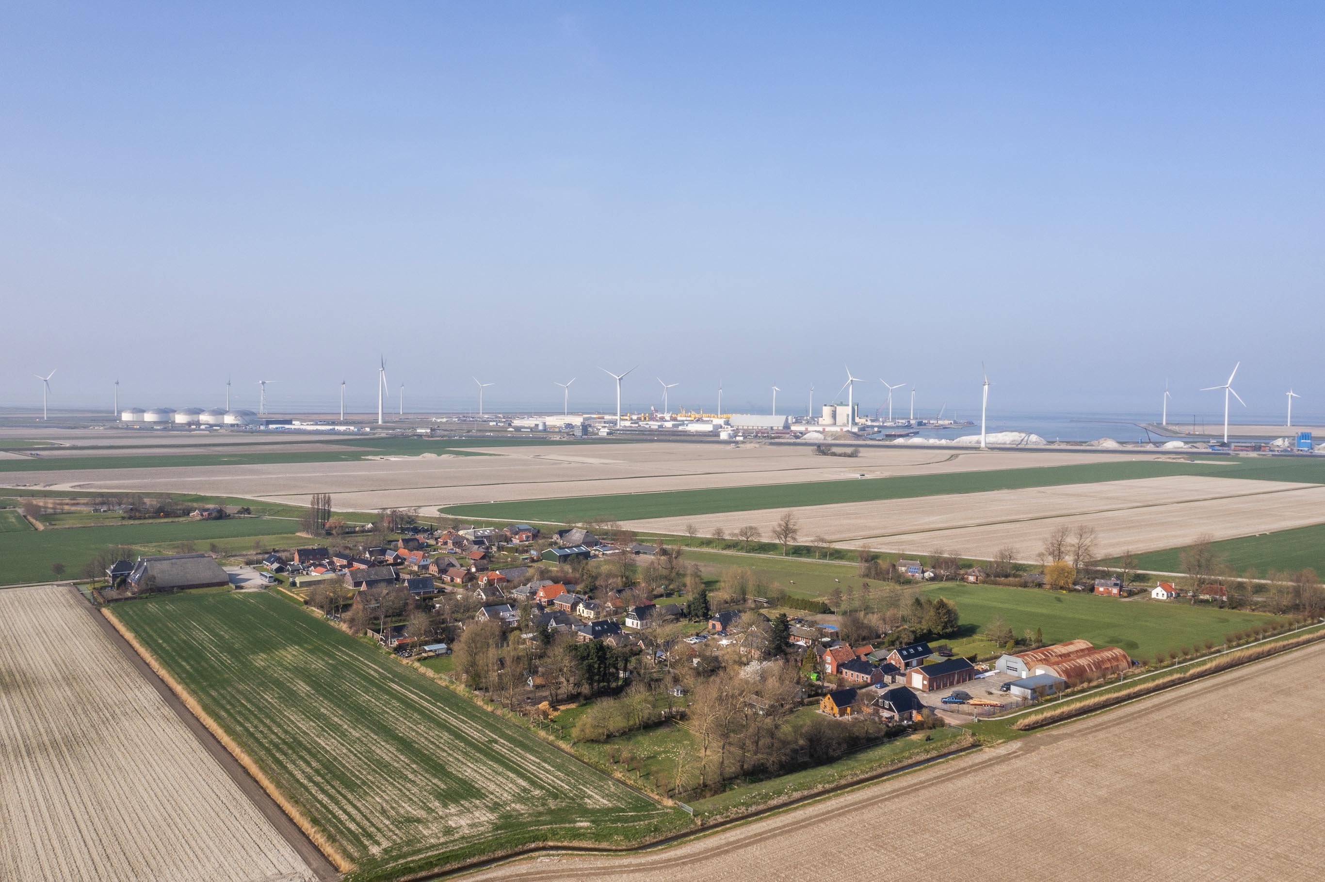 Triton neemt Visser & Smit Hanab, VW Telecom en Homij over - Land+Water
