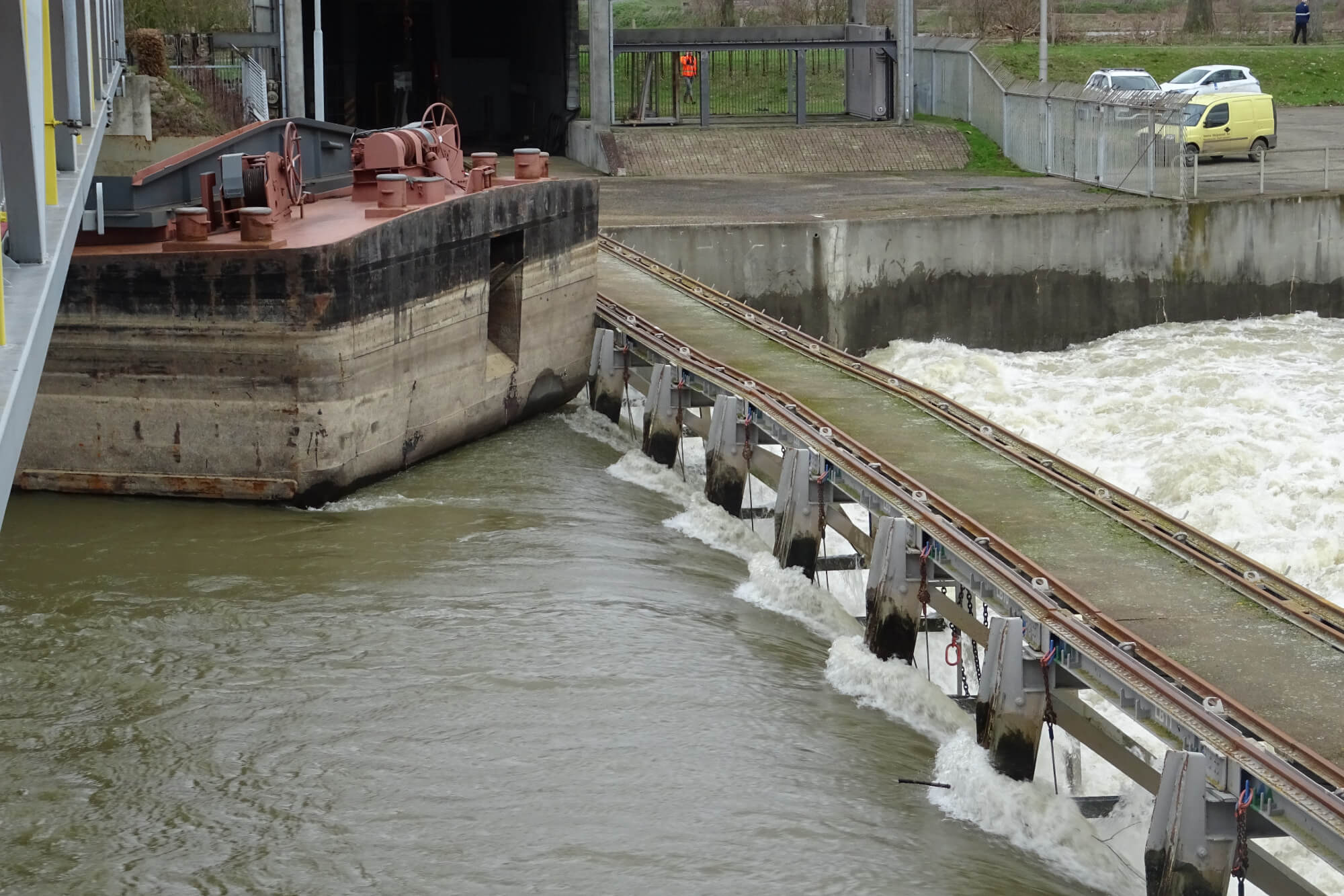 Stuw Linne na beschadiging weer operationeel - Land+Water